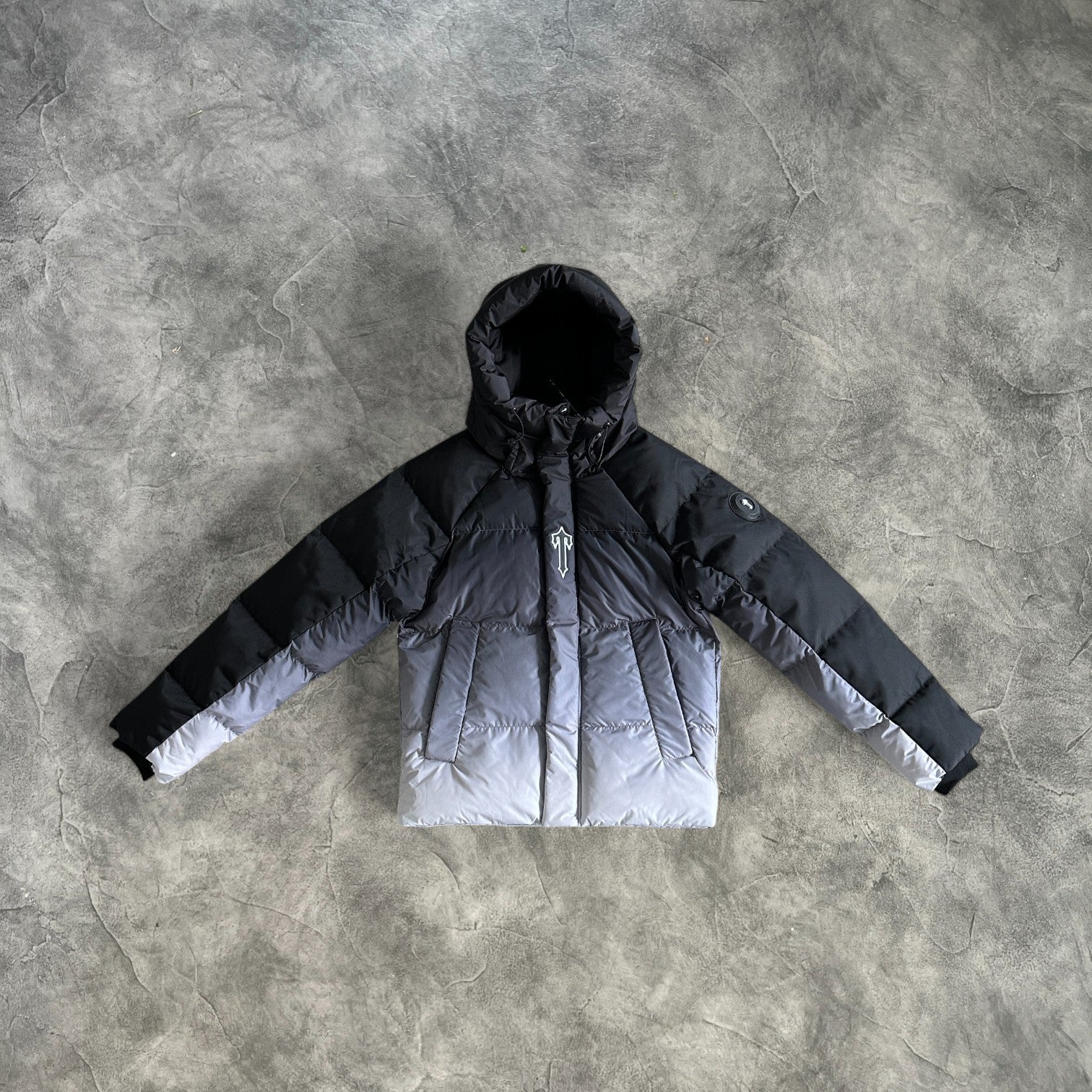 Trapstar Arch Decoded Puffer Gradient Black – Vaulted